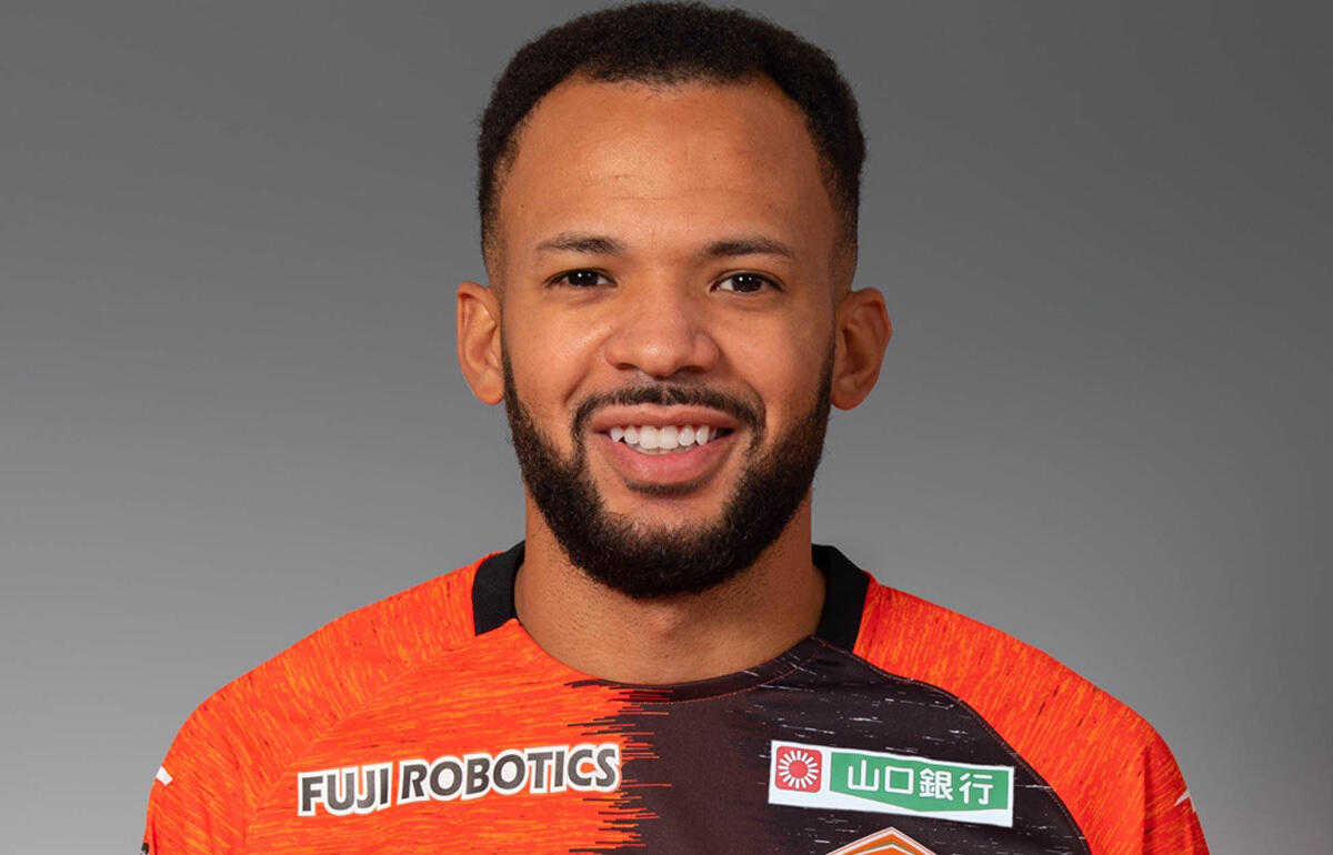 山口が5年目迎えたブラジル人MFヘナンと契約更新、J2通算100試合出場に王手 - 超ワールドサッカー！