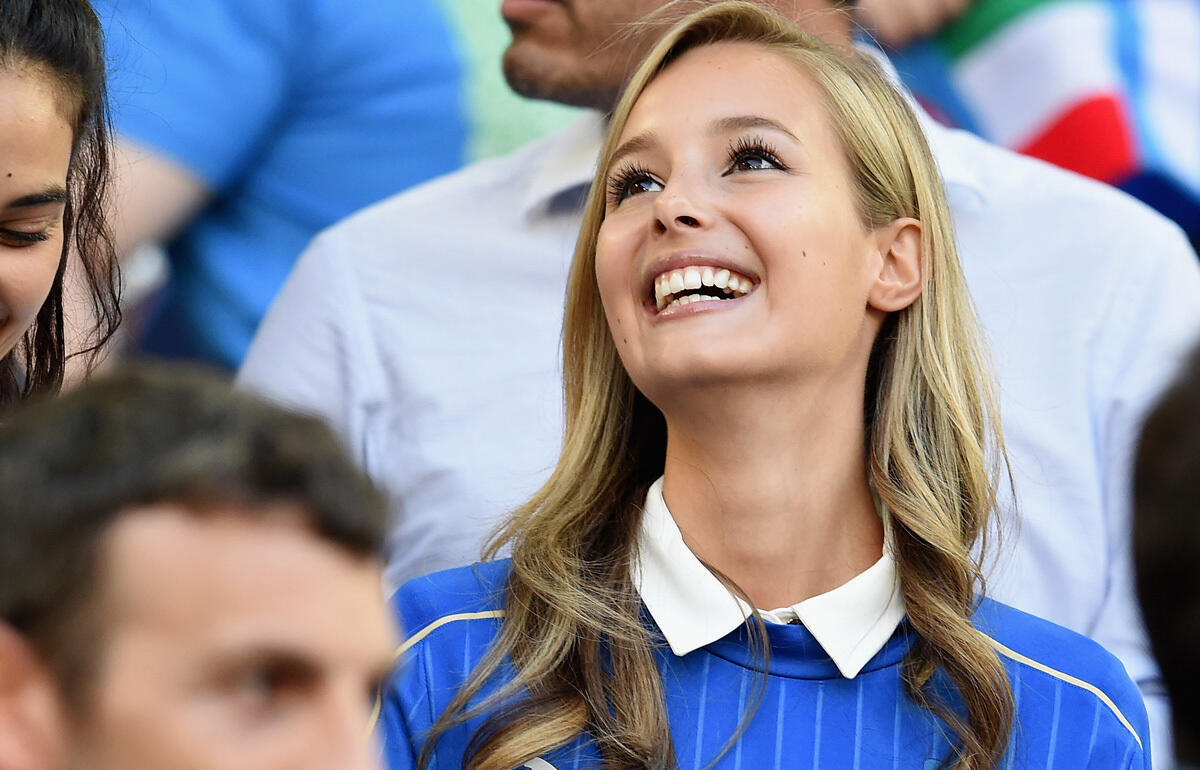美人すぎるサッカー選手の妻、純白のドレス姿に「天使」「ますます美しくなっている！」 超ワールドサッカー！